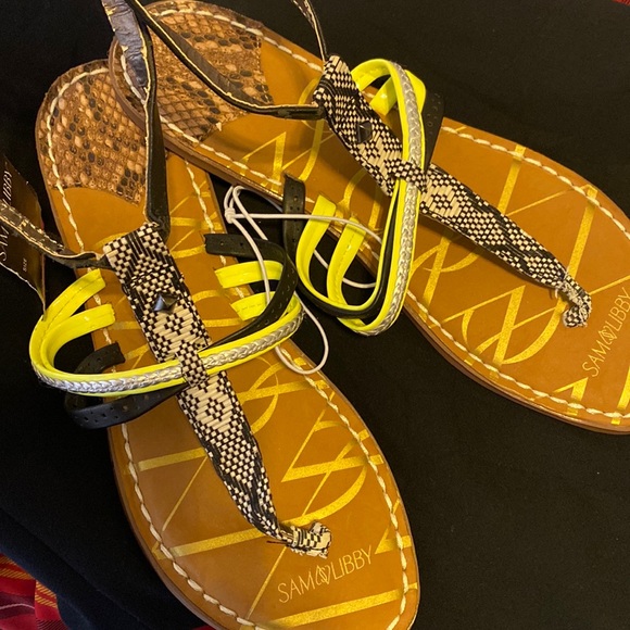 Sam & Libby | Shoes | Sam Libby 95 Sandals Flat Thong Black And Yellow ...